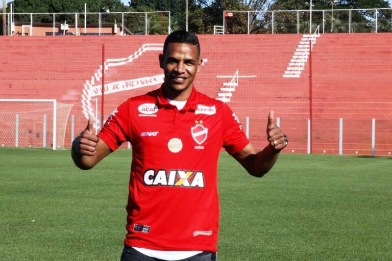 DE VOLTA AO LAR - Depois de carreira vitoriosa na Europa, Fernando ...